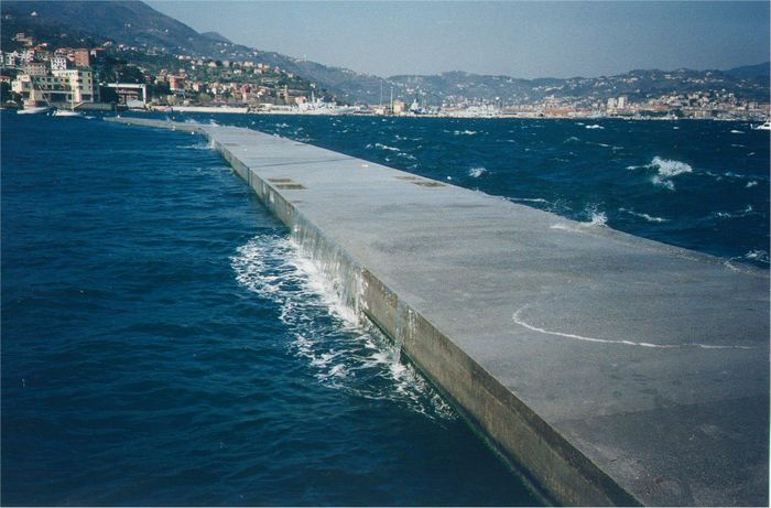 Floating breakwaters - Coastal Wiki
